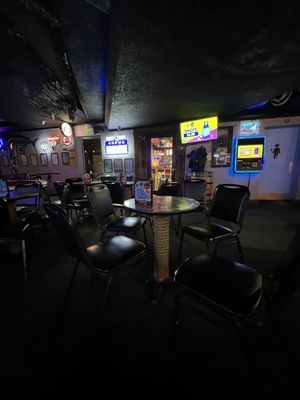 DIVE INN - Updated December 2025 - 107 Photos & 208 Reviews - 1380 S ...