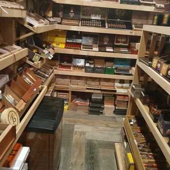 TAP N ASH SOCIAL CLUB - Updated January 2025 - 166 Photos & 104 Reviews ...