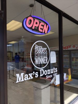 MAX’S DONUT SHOP - 158 Photos & 296 Reviews - 105 N Greenville Ave ...