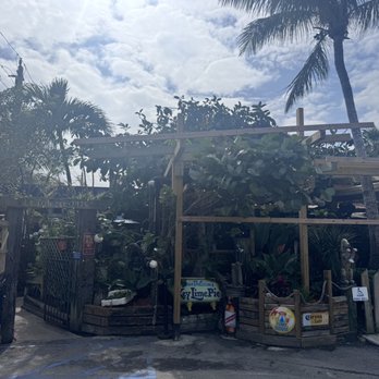 LE TUB - Updated August 2024 - 1894 Photos & 1870 Reviews - 1100 N ...