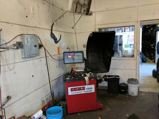 GILLS POINT S TIRE & AUTO SERVICE - Updated December 2025 - 20 Photos ...