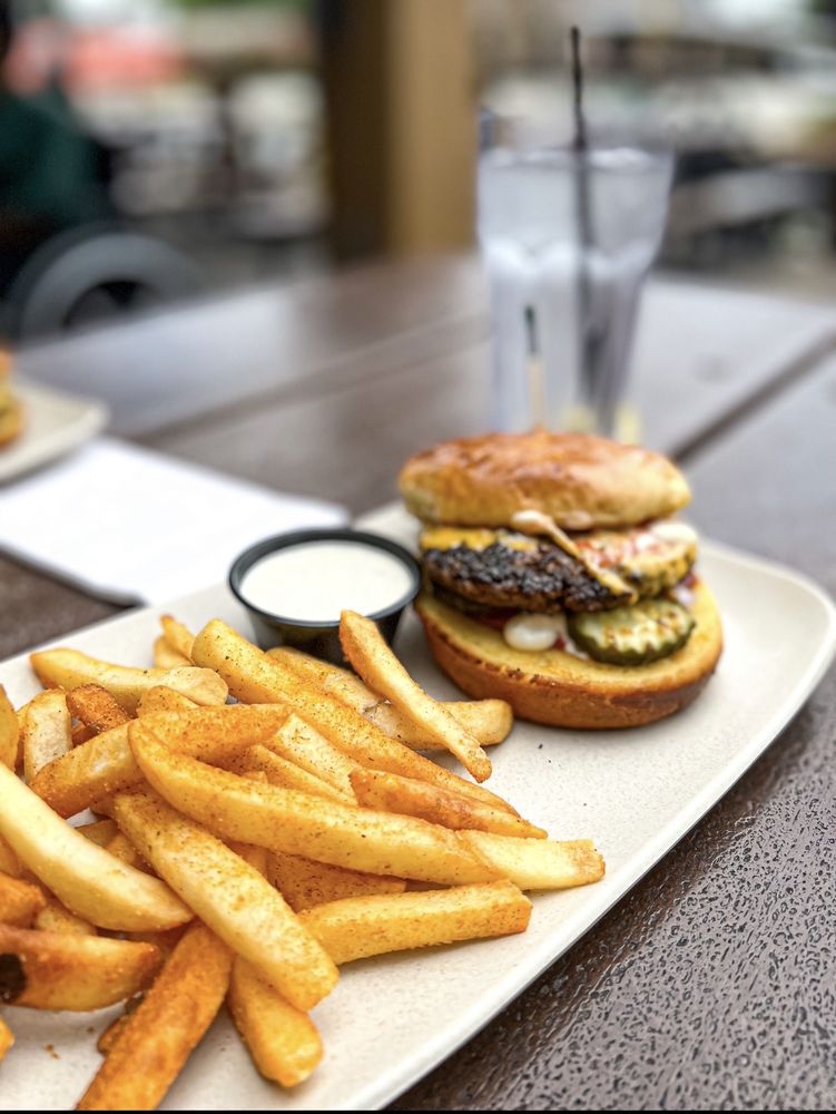 JAKE’S BILLIARDS - 228 Photos & 189 Reviews - 1712 Spring Garden St ...