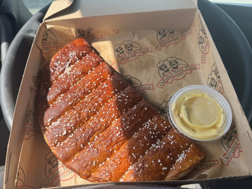 DEFELICE BROS PIZZA - MOUNDSVILLE - Updated July 2025 - 19 Photos & 17 ...