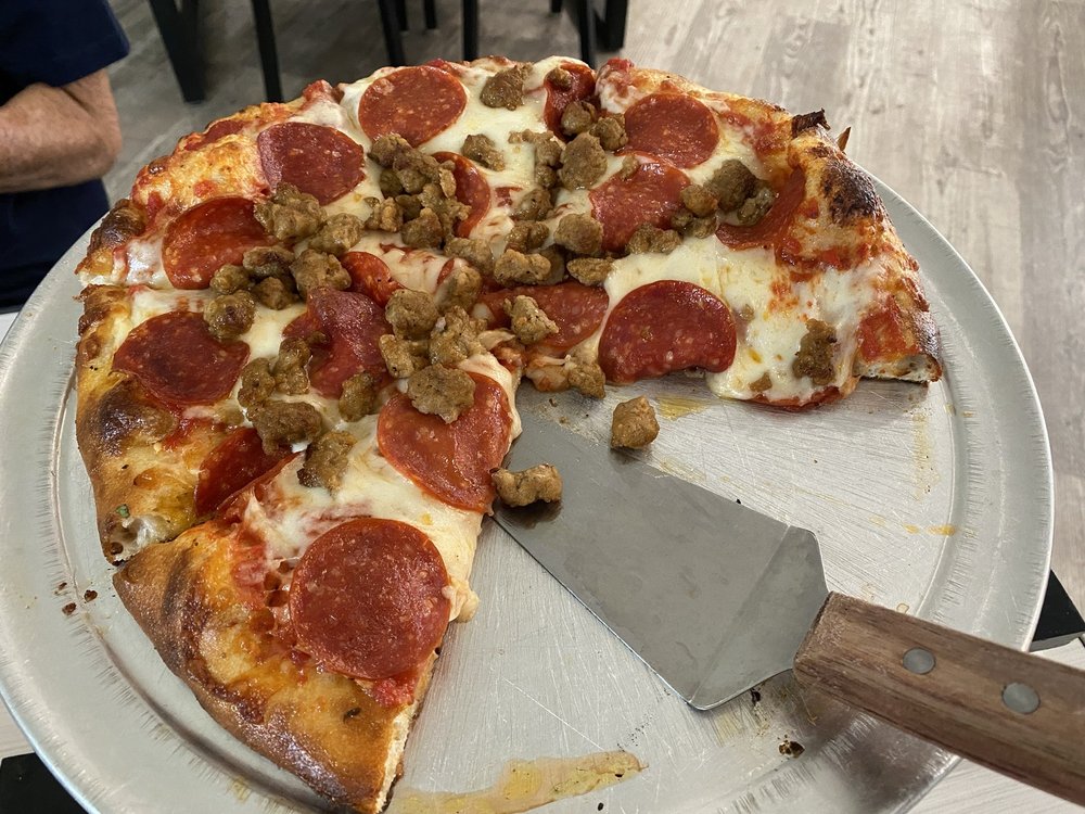 T BRACKET PIZZA - Updated August 2024 - 17 Photos - 221 E Bridge St ...