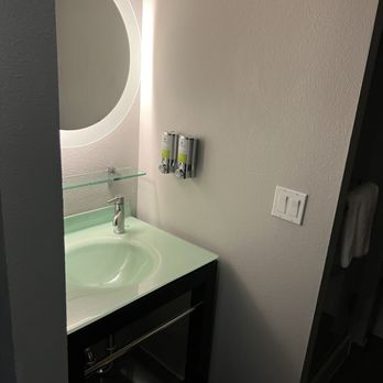 STAYPINEAPPLE, HOTEL FIVE, DOWNTOWN SEATTLE - Updated September 2025 ...