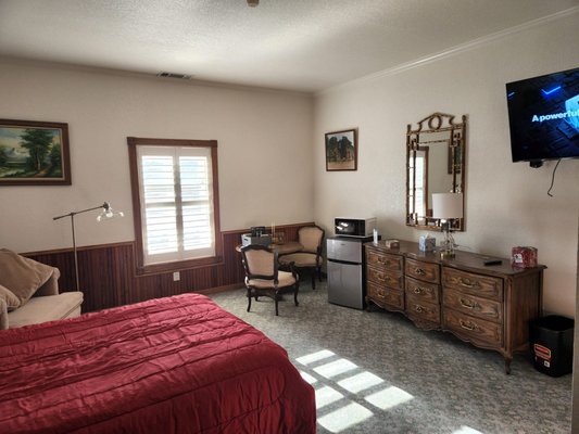 DELTA QUEEN LODGE, RESTAURANT & BAR - Updated October 2025 - 15 Photos ...