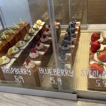 KREAM DESSERT - Updated July 2025 - 104 Photos & 47 Reviews - 526 Yonge ...