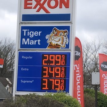 OAKTON EXXON TIGER MART - Updated December 2025 - 16 Photos - 2957 ...