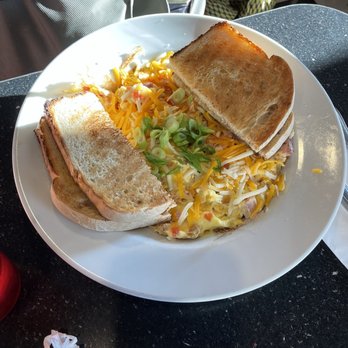 ROUNDABOUT DINER & LOUNGE - Updated June 2024 - 385 Photos & 615 ...