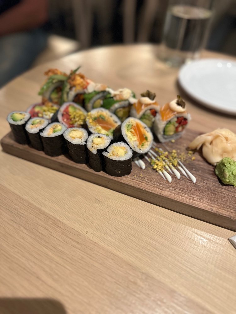 BLOOM SUSHI - Updated May 2024 - 164 Photos & 48 Reviews - 368 Rue ...