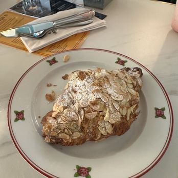 CAFE LANDWER- FRONT - Updated January 2026 - 107 Photos & 47 Reviews ...