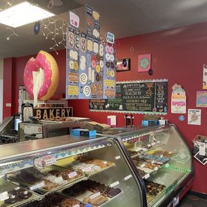 LE DONUTS & COFFEE - Updated September 2025 - 10 Photos - 8017 State Line Rd, Kansas City ...