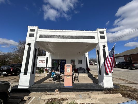 EAGLES STATION - Updated October 2025 - 38 Photos & 10 Reviews - 402 W ...