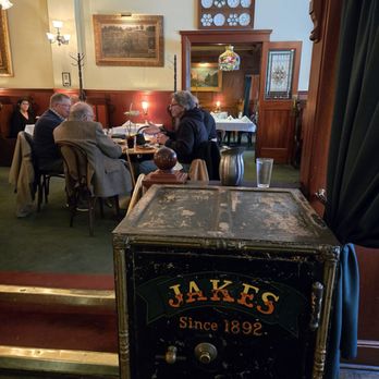 JAKE’S FAMOUS CRAWFISH - Updated January 2025 - 2074 Photos & 1985 ...