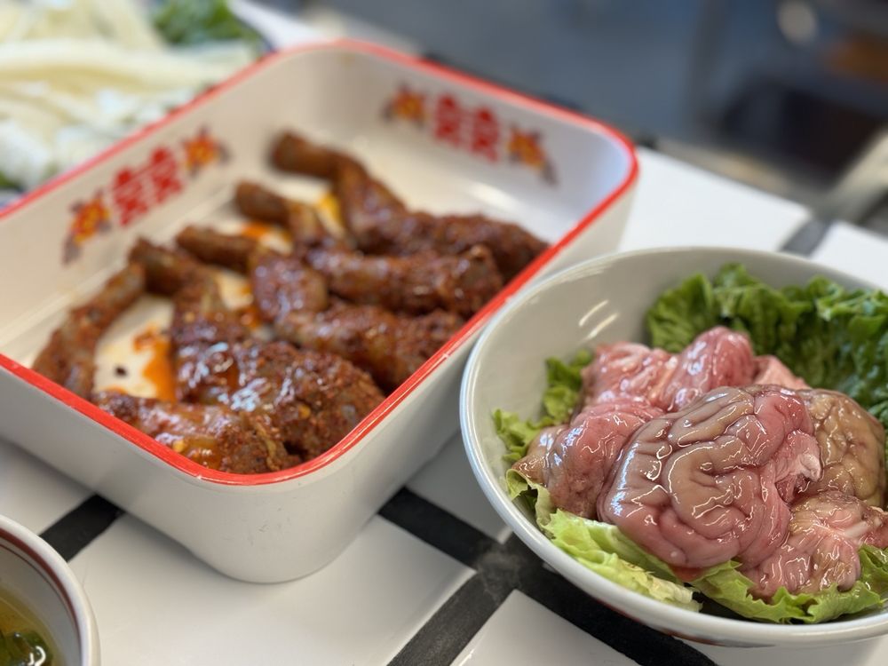 HAPPINESS HOT POT - Updated July 2025 - 559 Photos & 201 Reviews ...