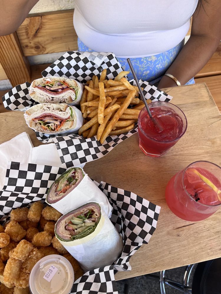 THE OCTOPUS BAR - Updated November 2025 - 371 Photos & 349 Reviews ...