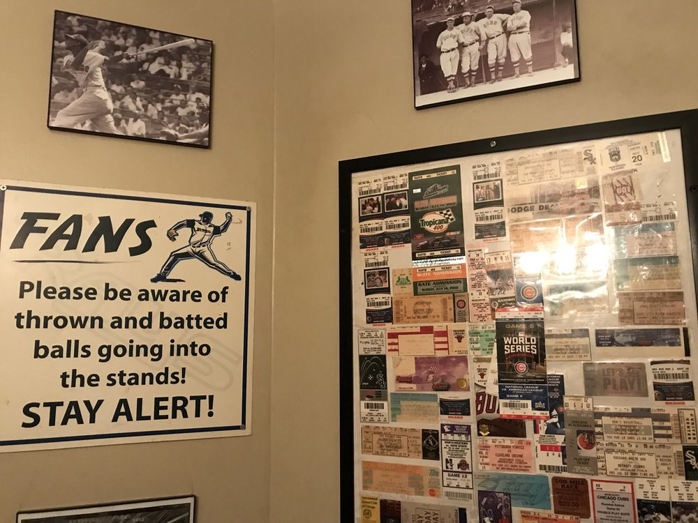 LIGHTHOUSE TAVERN - 17 Photos & 49 Reviews - 7301 N Sheridan Rd ...