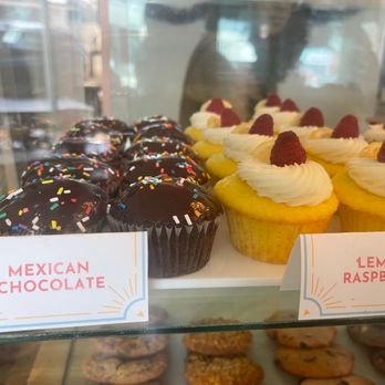 OH YEAH CAKES - 165 Photos & 98 Reviews - 713 S St Mary's St, San ...