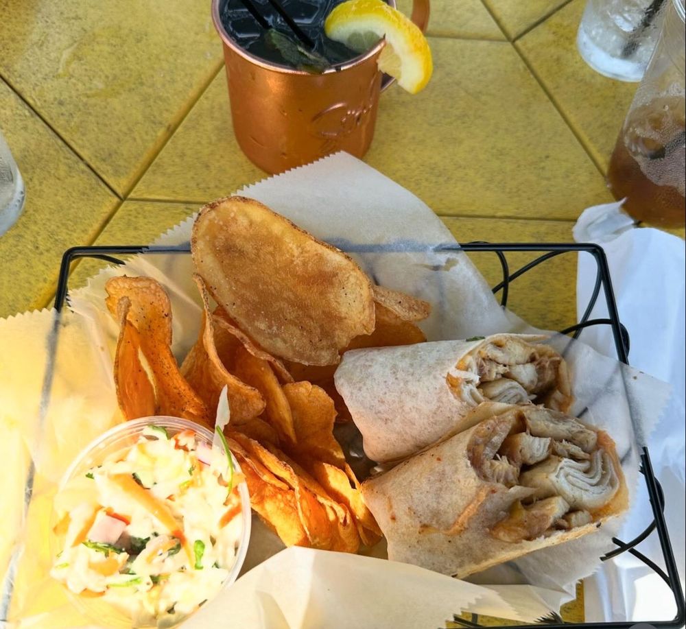 THE PIER PUB - Updated May 2025 - 62 Photos & 38 Reviews - 38 Main St ...