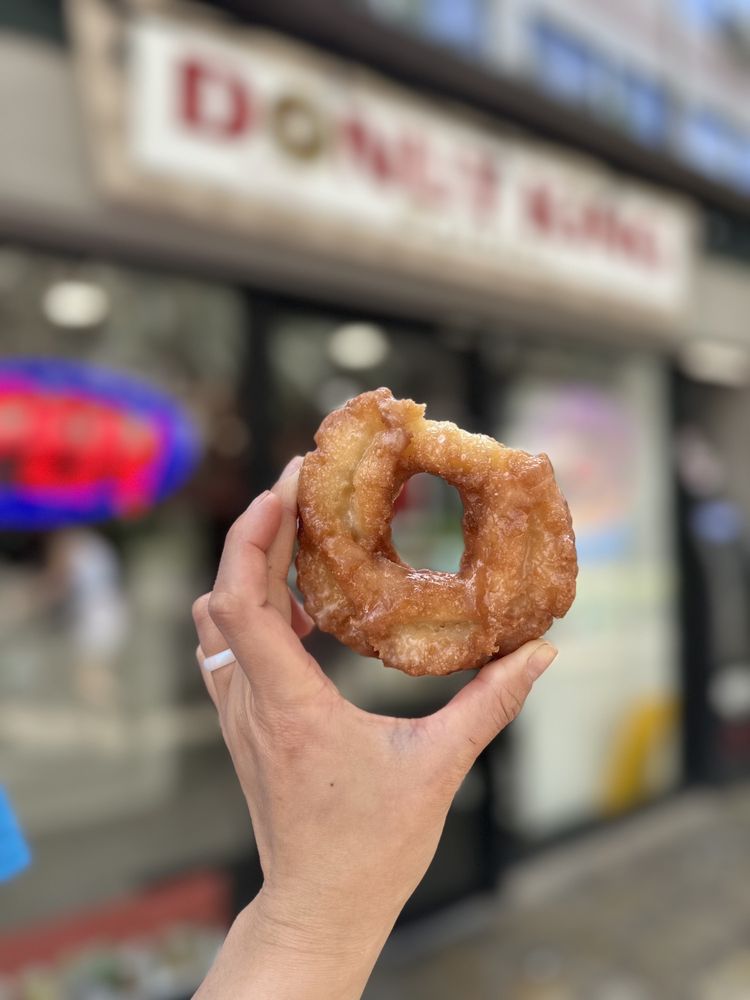 DONUT KING WAIKIKI - Updated July 2024 - 207 Photos & 125 Reviews ...