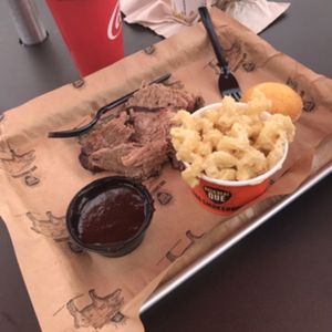 BACKBEAT QUE BBQ SMOKEHOUSE - 28 Photos & 31 Reviews - 1 Cedar Point Dr ...