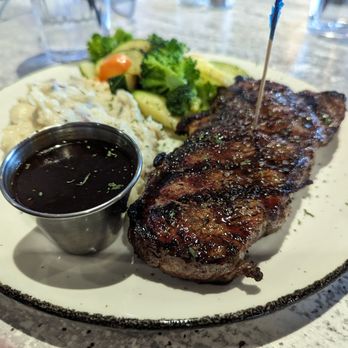 RED ROCK CAFE AND SPORTS BAR - Updated July 2024 - 85 Photos & 65 ...