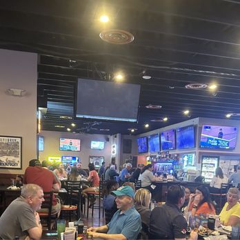 LONGNECKS SPORTS GRILL - Updated October 2025 - 40 Photos & 76 Reviews ...