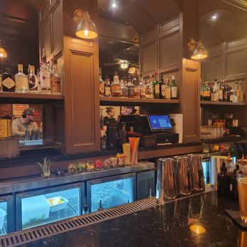 STASH BOX - Updated December 2025 - 52 Photos & 32 Reviews - 866 Elm St ...