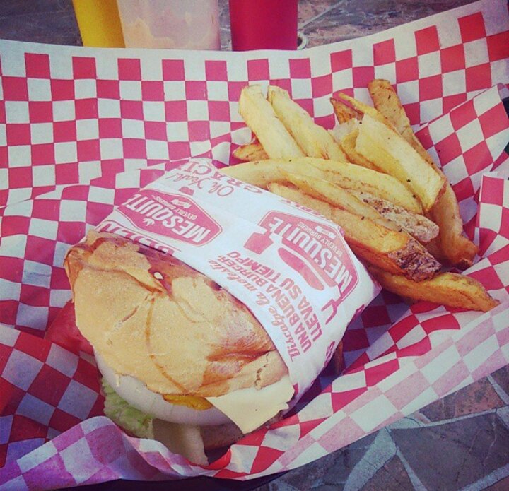 BEVERLY BURGERS - Updated July 2024 - Blvd. El Refugio 25420, Tijuana ...