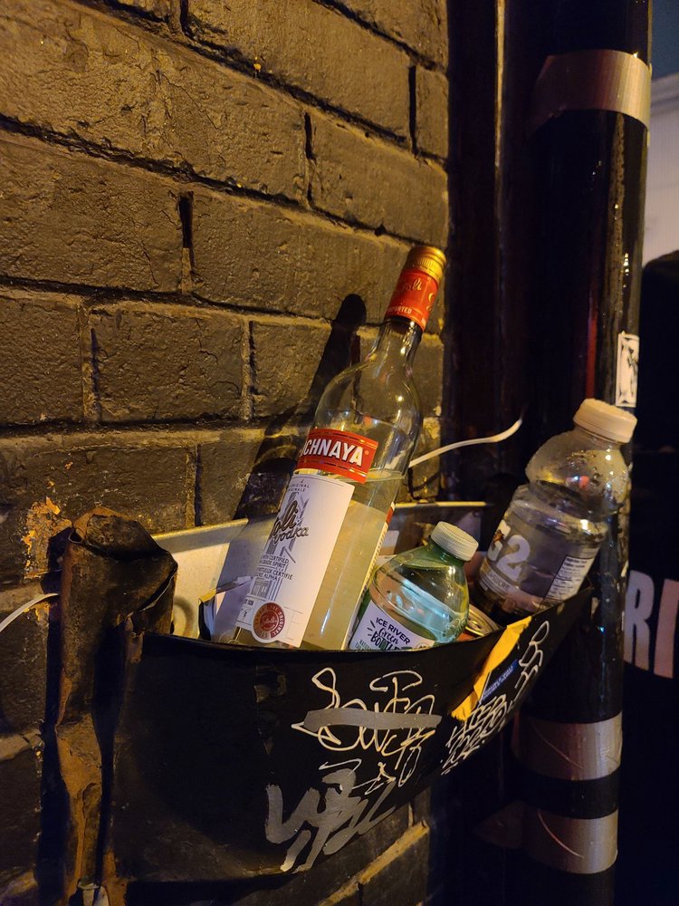 LEE’S PALACE - 86 Photos & 56 Reviews - 529 Bloor Street W, Toronto ...