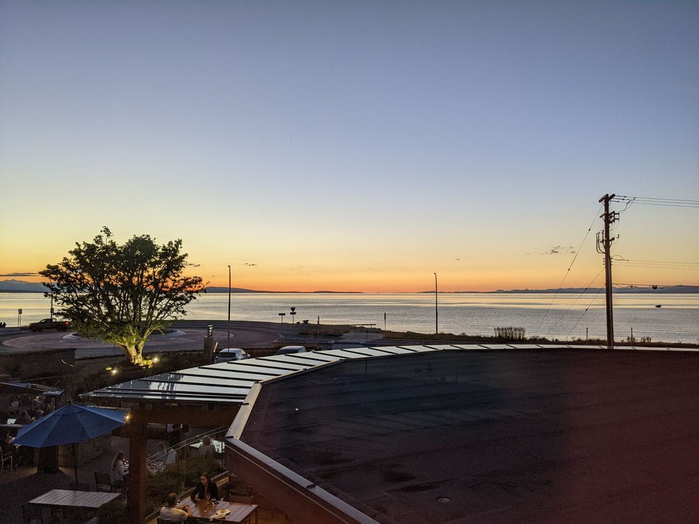 QUALICUM BEACH INN - Updated December 2025 - 46 Photos & 29 Reviews ...