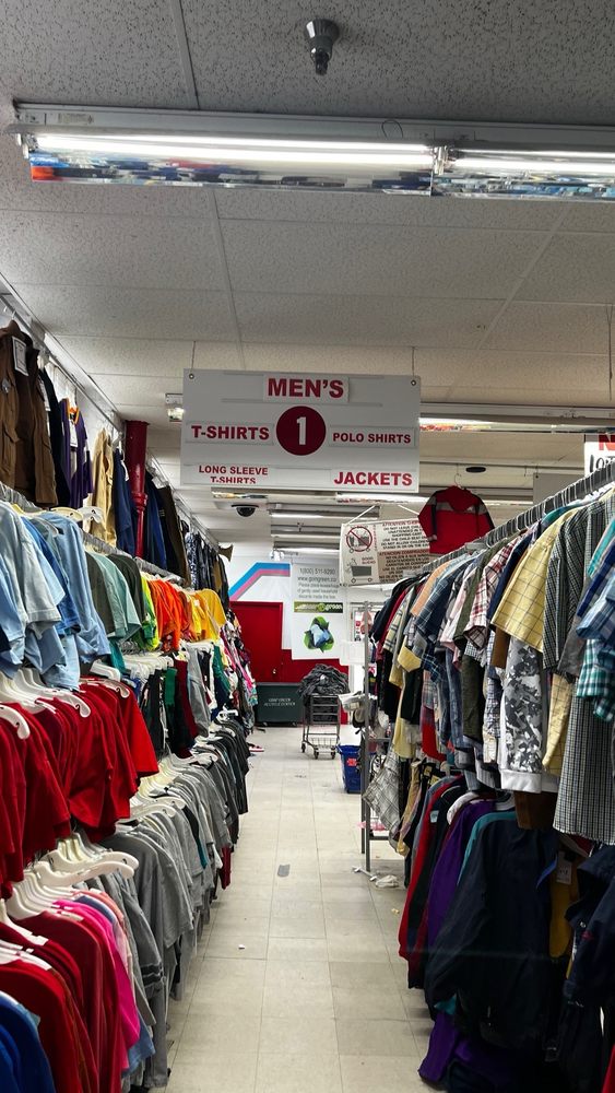 VILLAGE DISCOUNT OUTLET - Updated October 2025 - 21 Photos & 101 ...