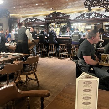 THE GOLDEN BEE - Updated June 2024 - 447 Photos & 509 Reviews - 1 Lake ...