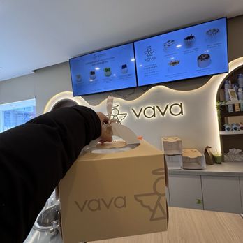 VAVA DESIGNER CAKES - Updated January 2026 - 57 Photos - 620 Yonge St ...