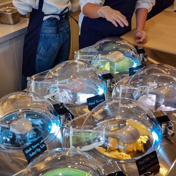 VAVA DESIGNER CAKES - Updated October 2025 - 57 Photos - 620 Yonge St ...