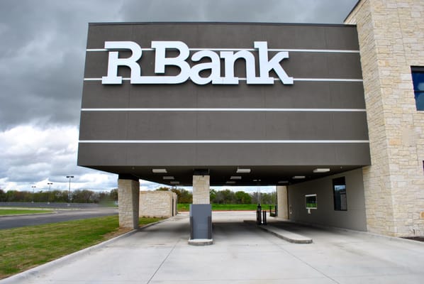 R BANK - Updated July 2025 - 18 Photos - 3600 Palm Valley Blvd, Round ...