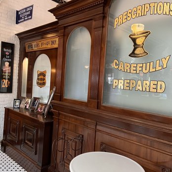 HUGGIN’ MOLLY’S - Updated July 2025 - 117 Photos & 94 Reviews - 129 ...