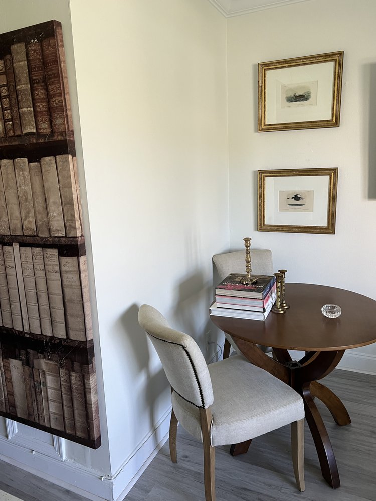 ROYAL COLONIAL APARTMENTS - Updated October 2025 - 28 Photos & 17 ...