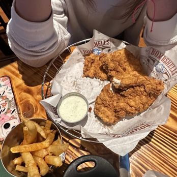 BOMBSHELLS RESTAURANT & BAR - Updated September 2024 - 52 Photos & 30 ...