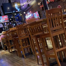 THE TIN PIG TAVERN - Updated October 2025 - 35 Photos - 28 Reviews ...