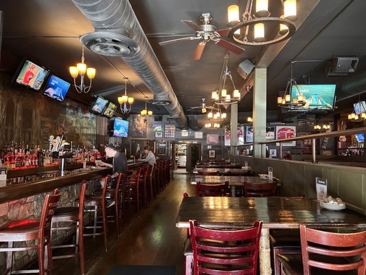 THE CROSSROADS BAR & GRILL - Updated December 2025 - 174 Photos & 343 ...