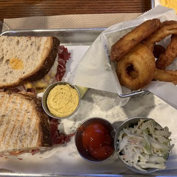 JACKSON HALL AMERICAN BAR & GRILLE - Updated November 2024 - 356 Photos ...