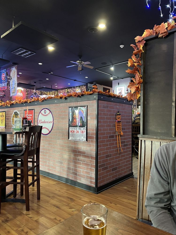 BRICKS & IVY SPORTS TAVERN - Updated January 2026 - 15 Photos & 53 ...