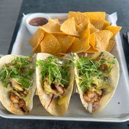 MAKOS MARINA BAR & GRILL - Updated July 2025 - 48 Photos & 36 Reviews ...