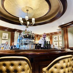 ROUND ROBIN BAR - Updated July 2025 - 230 Photos & 216 Reviews - 1401 ...