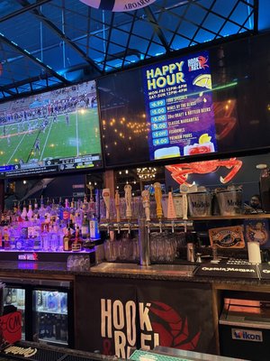 HOOK & REEL CAJUN SEAFOOD & BAR - Updated April 2025 - 355 Photos & 96 ...