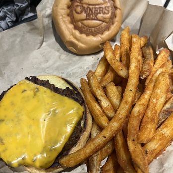 THE OWNERS BOX SPORTS BAR & GRILL - Updated June 2025 - 37 Photos & 52 ...