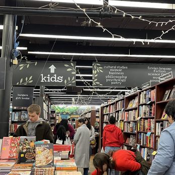 BROOKLINE BOOKSMITH - Updated December 2025 - 156 Photos & 510 Reviews ...