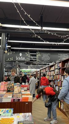 BROOKLINE BOOKSMITH - Updated March 2025 - 145 Photos & 498 Reviews ...