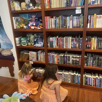 THE HIDDEN LANTERN BOOKSTORE - Updated February 2026 - 44 Photos & 30 Reviews - 84 N Barrett Sq ...